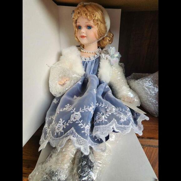 Toys | House Of Lloyd Christmas Around The World Doll Alexa Leah | Poshmark